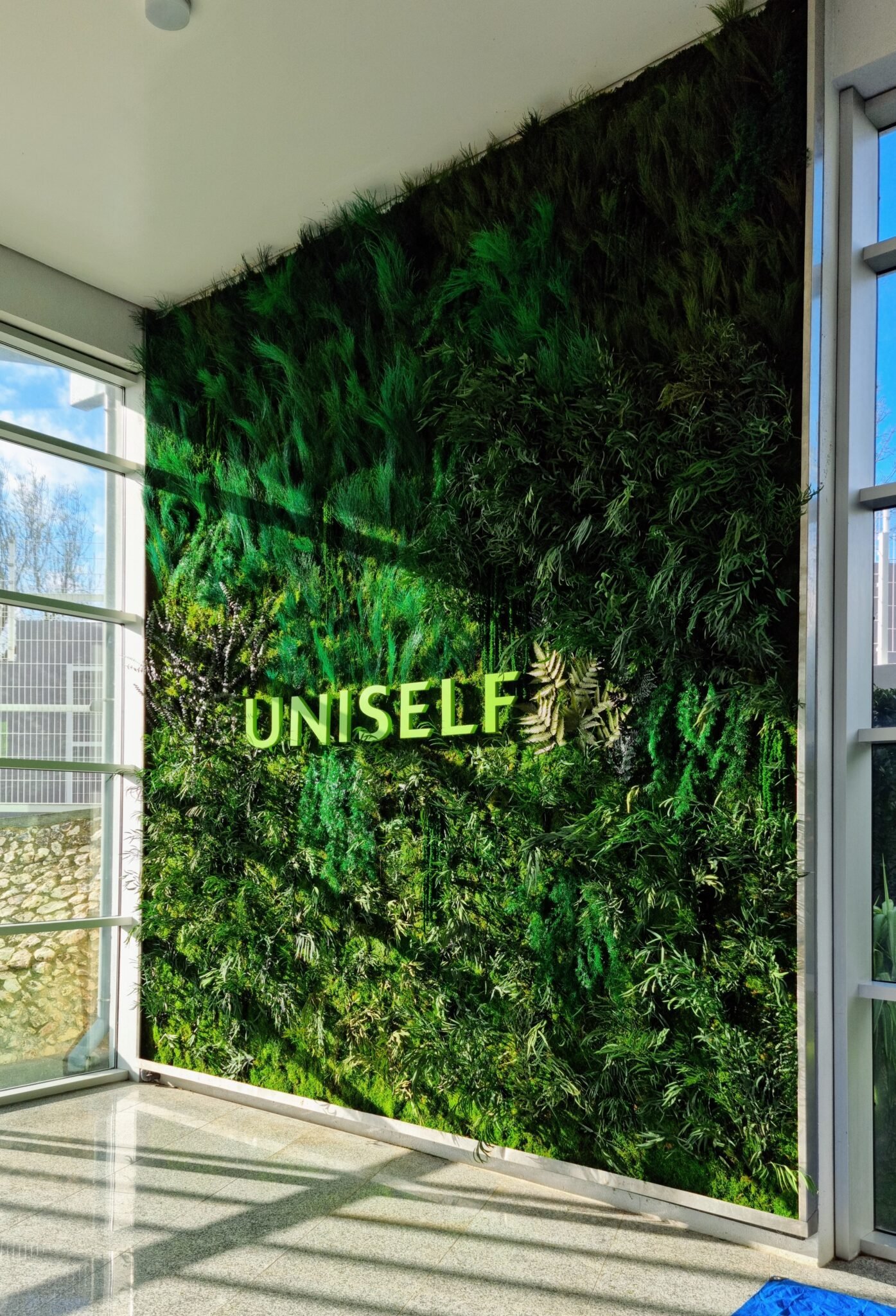 Jardim Vertical Preservado: Projeto Uniself Loures | Moss n Art